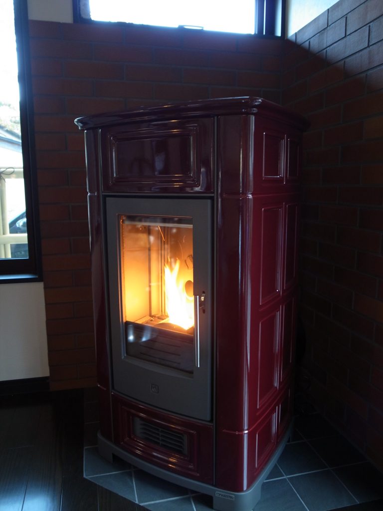 山梨県でペレットストーブPIAZZETTA P955を設置