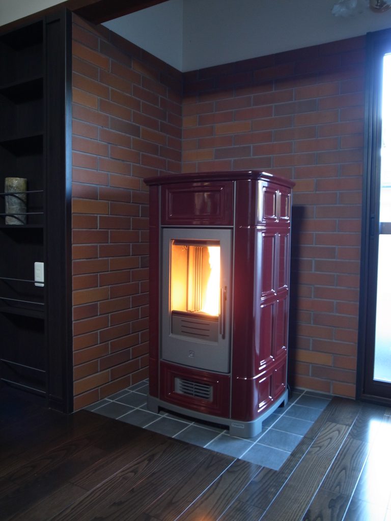 山梨県でペレットストーブPIAZZETTA P955を設置